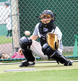 Old rivals form pitching/catching combo
