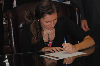 Oliver signs with Bacone