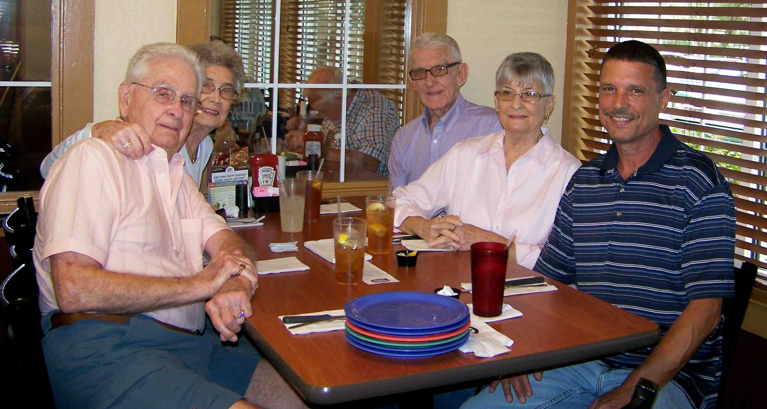 L- Barb & Bob Williams and R-Back-Al Lindke, Sandy Lindke and son Greg ...