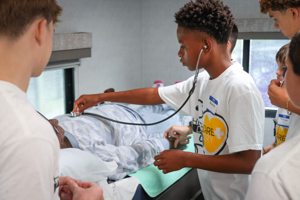 Students board RV for health care simulations